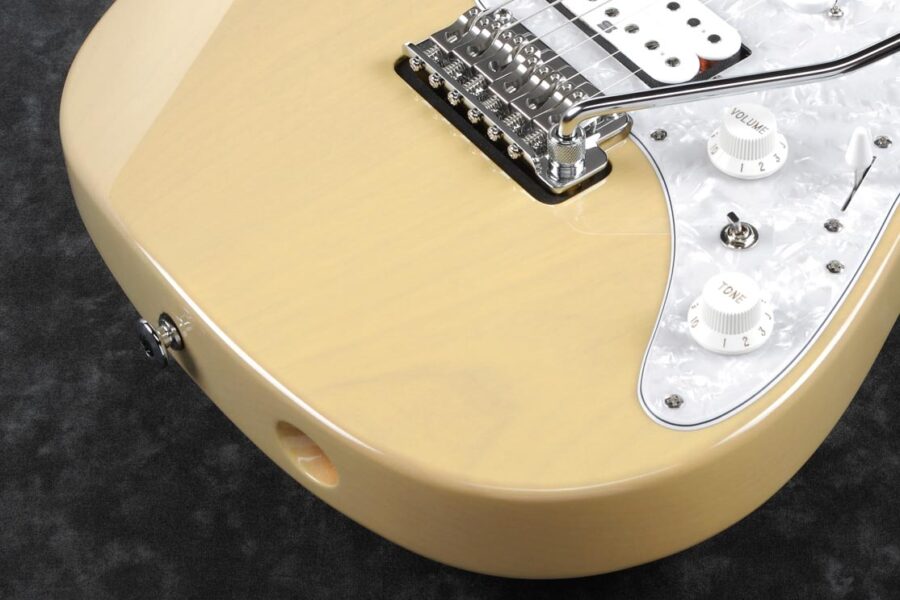 IbanezのAZ2204にオフ・ホワイト・ブロンドカラーが登場
