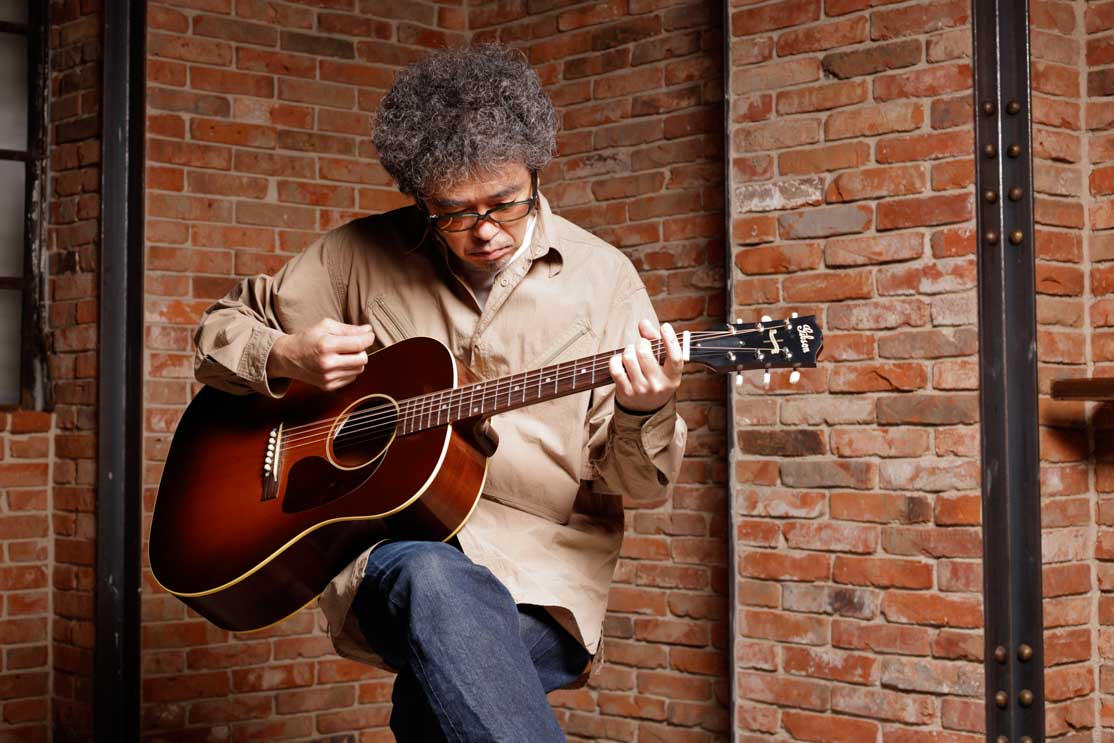 【ギタータウン】奥田民生の愛機1945年製を基に作られたGibson Tamio Okuda J-45