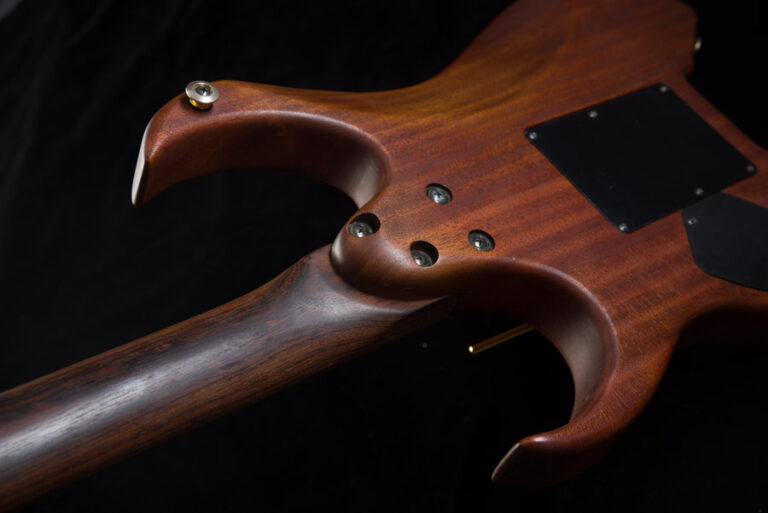 AL The Guitar Viking YouTubeを舞台にした楽器の冒険